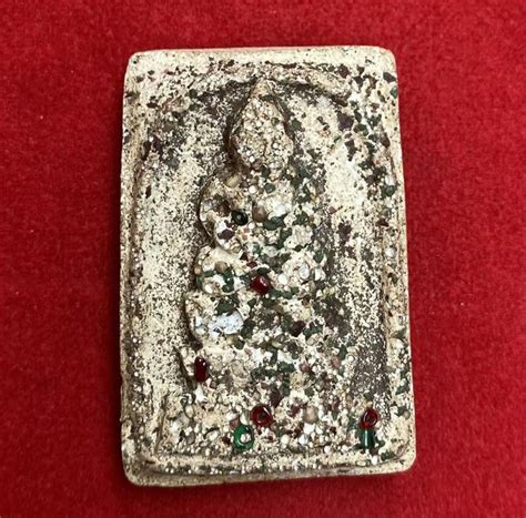 พระพิมพ์พิเศษ ผสมเม็ดพระธาตุและลูกปัดโบราณ กรุวัดพระแก้ว วังหน้า Ennxo