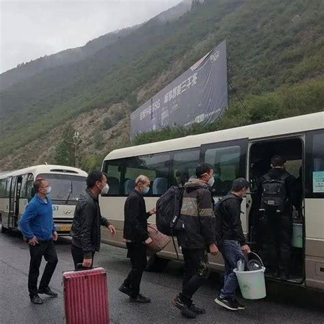 疫情防控 隔外温暖101名阿坝县在九隔离人员今日解除隔离踏上回家路 九寨沟县 防疫 监测