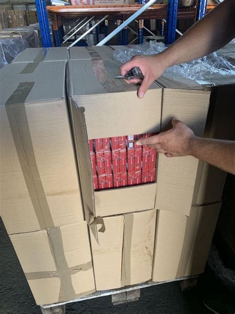 Иззеха контрабандни цигари за близо 1 млн лв скрити зад овесени ядки СНИМКИ ВИДЕО Lupa Bg