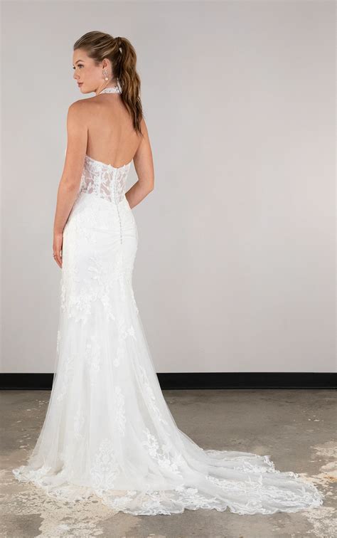 Modern Fit And Flare Sexy Lace Halter Neck Wedding Gown