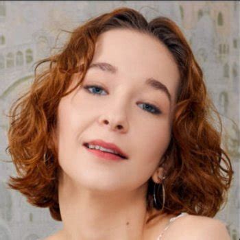 Alison Lip Babe Page Watch This Adult Model On FreeOnes