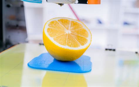 노란색 레몬 감귤 류 과일의 익은 쪼 갠 다 3d 프린터는 Processe 동안 소자의 3차원 형태에 대한 스톡 사진 및 기타 이미지 3차원 형태 감귤류 과일 과일