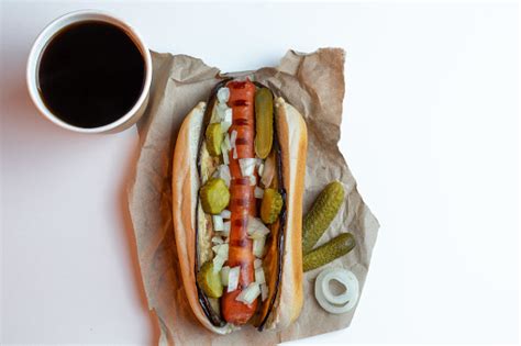 핫도그와 커피와 함께 하는 비즈니스 점심 식사 전통적인 미국 패스트 푸드 길거리 식사 바베 큐 부서짐에 대한 스톡 사진 및 기타 이미지 Istock