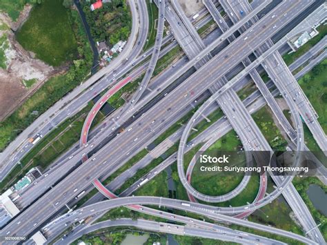 공중 보기 고속도로로 네트워크 연결 또는 가져오기 내보내기 또는 수송 개념에 대 한 교차 거리에 대한 스톡 사진 및 기타 이미지