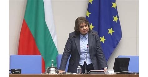 Киселова представя книгата си Живата Конституция на 8 декември