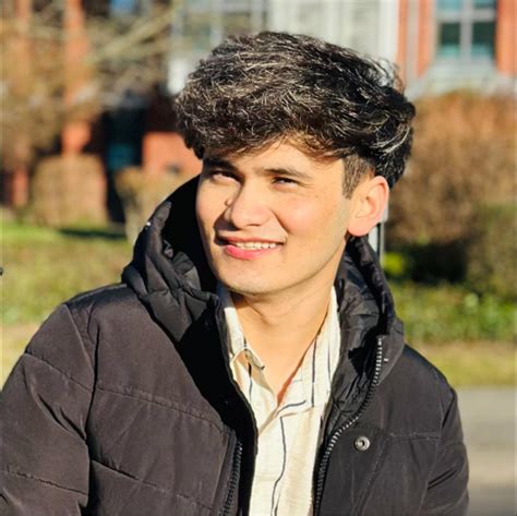 بچه تو داکتر حیوانات اس😂😂😂😂 بچه تو داکتر حیوانات اس😂😂😂😂 By ‎فیصل