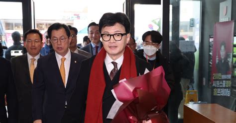 한동훈 비대위 명단 발표…젊은 비정치인 중심