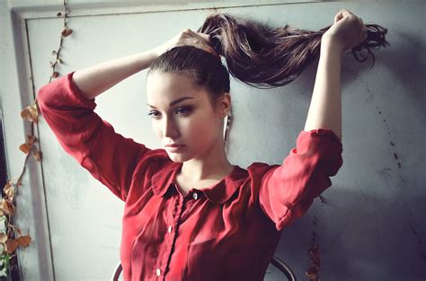 Красивая девушка с хвостом 61 фото