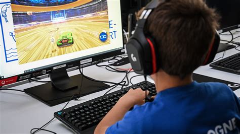 Growing Sextortion Trend Tricks Babes Into Sending Explicit Images Through Gaming Sites