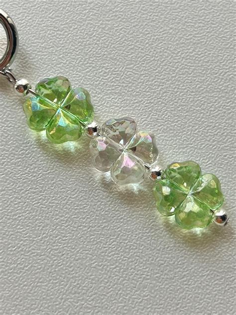 온다타 행운아이템 그린 블루 네잎클로버 키링 핸드폰 줄 핸드폰스트랩