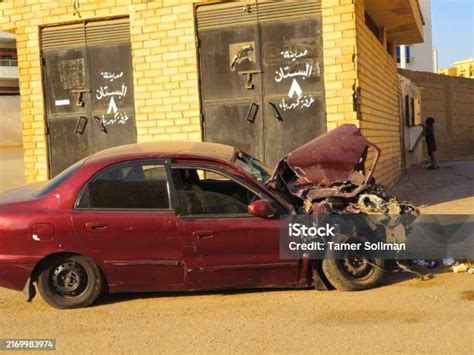 교통 충돌 자동차 충돌 자동차 충돌 잔해로 인한 사고의 후유증 Health에 대한 스톡 사진 및 기타 이미지 Health 거리 고속도로 Istock