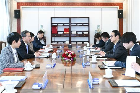 中国贸促会会长任鸿斌会见日本驻华大使金杉宪治