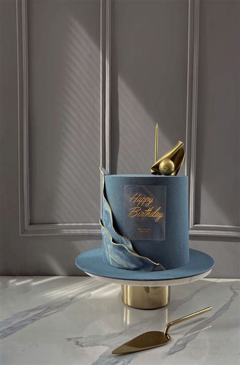Голубой торт на День Рождения мужу парню Modern Birthday Cakes Unique Birthday Cakes