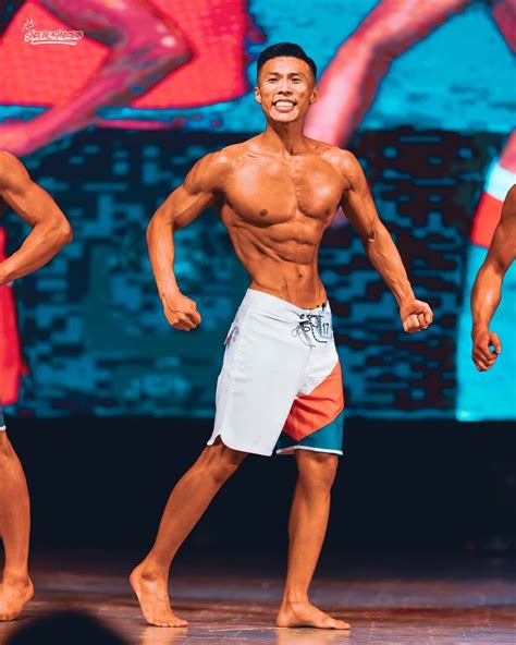 Ж Зураг дээрх хүмүүс бүгд Цагдаа цэрэг хүчний байгууллагын алба хаагчид гээд боддоо 😮🔥👏