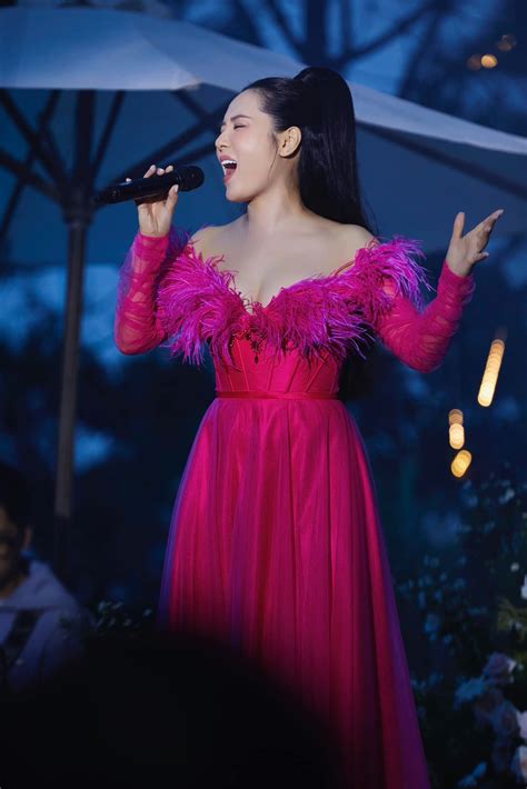 N Ca S C Khen Khi Cover Anh C I I C A Hari Won Saostar Vn