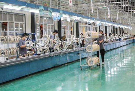 河北平乡：赶制童车出口订单 人民图片网