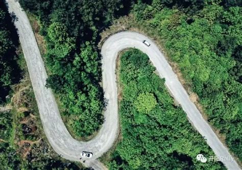 反向弯路实景图易滑路段和反向弯路仪表盘出现弯路图标大山谷图库