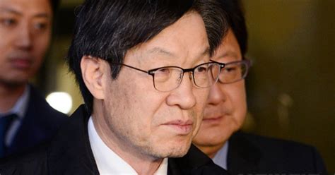 권오준 포스코 회장 박근혜·최순실 게이트 관련 조사를 마치고