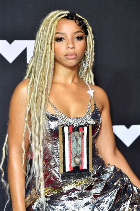 So This Is Why Chloe Bailey Is Wearing A Spoon Necklace At The 2021 Mtv Vmas Glamour
