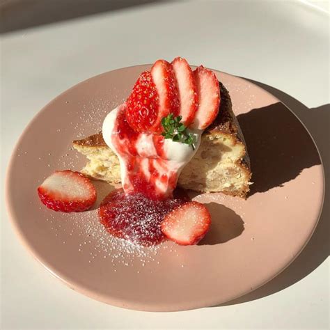 소정 On Instagram 마이디어스윗 Mydearsweet 딸기치즈케이크 진짜 너무 맛있는 믿먹조합의 딸기신메뉴🍓 다 좋지만 묵직한 궁둥이부분 제일 좋다