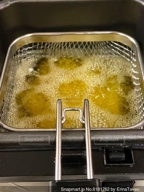 フライパンで調理するの写真・画像素材 6181762 Snapmart（スナップマート）