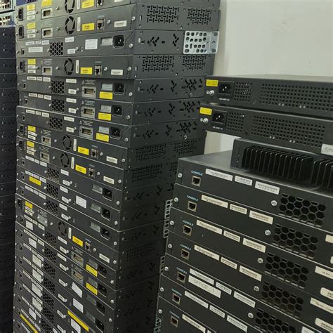 안녕하세요 정팩코리아입니다 구로에 위치한 네트워크 회사에서 시스코 스위칭허브 2000대 매입 했습니다 엘리베이터 없는 빌딩이라 2층 3층 사다리차를 이용해서 장비를