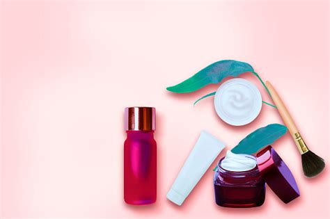 녹색 허브 잎 화장품 병 용기 브랜딩 모형을위한 빈 라벨 자연 미용 제품 개념 0명에 대한 스톡 사진 및 기타 이미지 0명 개념 건강관리와 의술 Istock