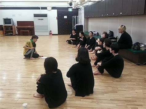 5월 15일 씨앗모임 Sketch ☞홍혜련 강사님과 함께하는 광대워크샵 그 첫번째 시간 몸과 마음을 푸는 Warming Up 과 즉흥놀이를 시작으로 Magic과도 같은