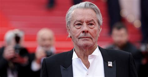 Дочь Алена Делона подала в суд на братьев