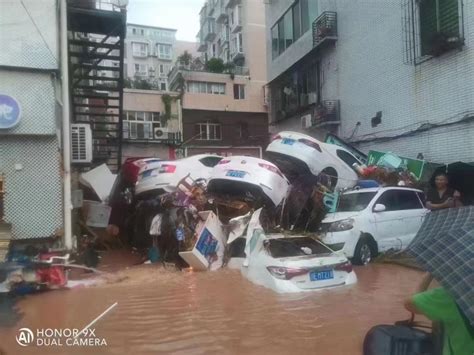 四川古蔺遭暴雨袭击 多处路段水毁塌方，多辆车被冲走腾讯新闻