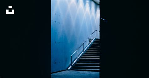 파란색과 흰색 콘크리트 벽 사진 Unsplash의 무료 파랑 이미지