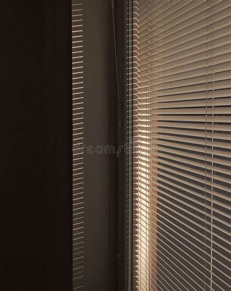 Light Passing Through Two Different Kind Of Lenses Showing A Pattern