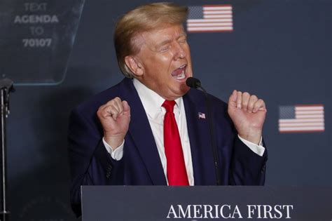 성추행 입막음 트럼프 형사 기소…美 역사상 처음