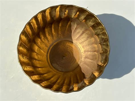 Large Ribbed Brass Planter For Sale At 1stdibs Brass Planters Large Large Brass Planter
