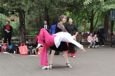 吉特巴泪蛋蛋掉在酒杯杯里简单优美晨晨老师越来越棒了 凤凰网视频 凤凰网