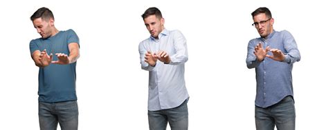 다른 의상을 입고 잘생긴 젊은 남자 혐오 식 불쾌 하 고 두려워 하기 때문에 역 겨 운 얼굴을 하 고 혐오 반응 손으로