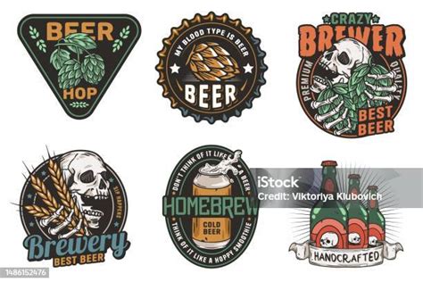 맥주 캡 캔 홉 스켈레톤 및 병이 있는 양조 엠블럼 또는 수제 맥주 로고의 맥주 세트 두개골 맥주 유리 및 바 펍 또는 양조장 상점을 위한 보리가 있는 라벨 또는 인쇄