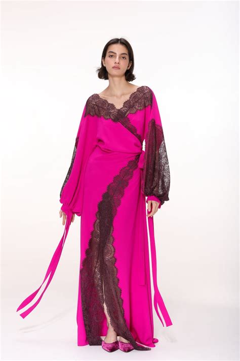 Amoralle Jutekliski Bodiji Un Kleitas