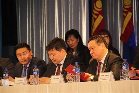 АЙМГИЙН УДИРДЛАГУУД ИРГЭДТЭЙГЭЭ УУЛЗАЛТ ХИЙЖ АЖЛАА ТАЙЛАГНАВ