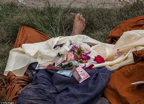 Death Toll From Nepals Earthquake Rises To 2 500 Freeones Forum