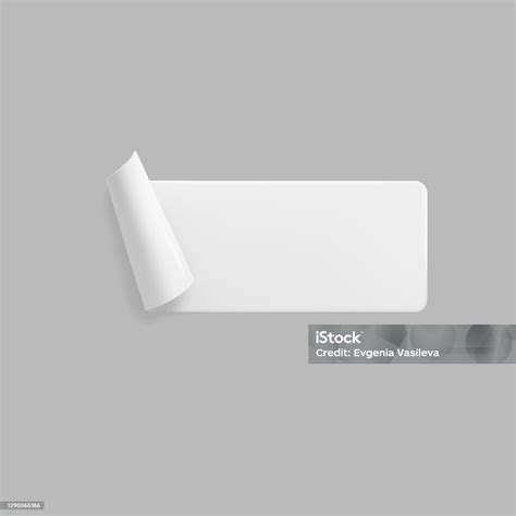 말린 모서리가 있는 흰색 접착 사각형 스티커가 모의 모의 구겨진 주름이 있는 주름이 있는 흰색 접착제 용지 또는 플라스틱 스티커 라벨을 비릅니다 템플릿 레이블 태그가