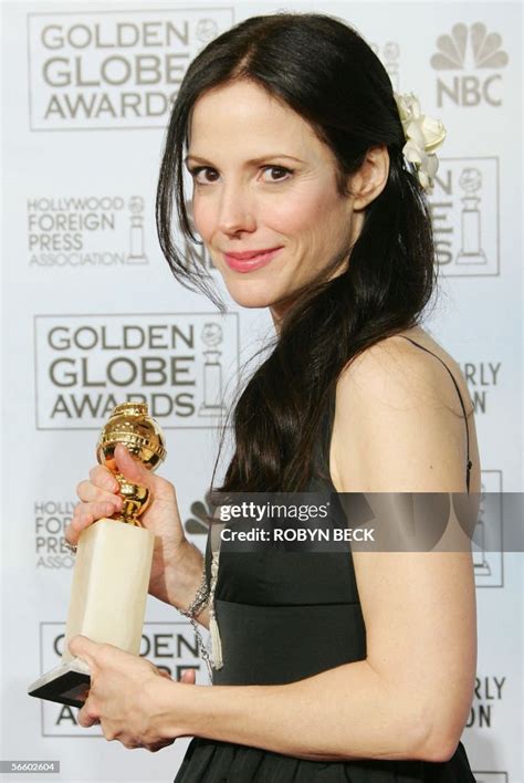 Actress Mary Louise Parker Pose With Her Trophy During The Golden
