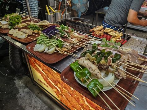 淡水晚餐宵夜點心 大口吃肉 大口喝酒的好地方 光頭新疆孜然大肉串燒烤 郭老闆帶你吃喝玩樂