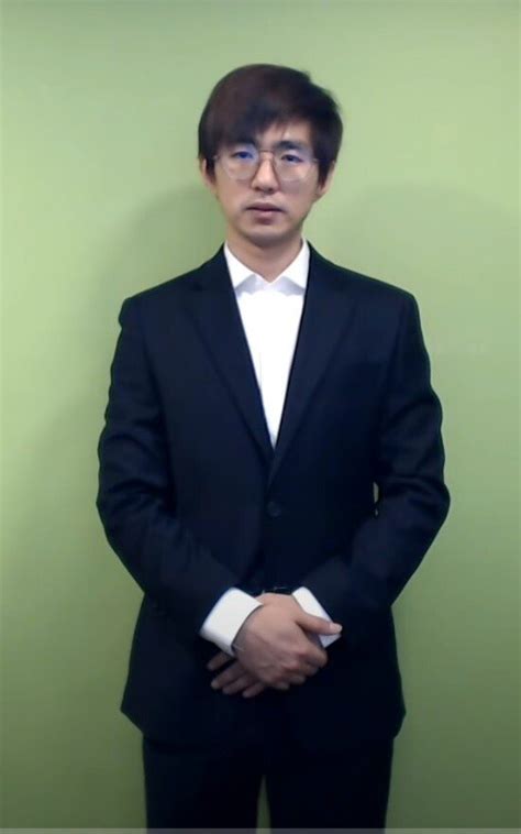 인생네컷에서 누드사진 찍은 여대생 사진 유출  해외축구 에펨코리아