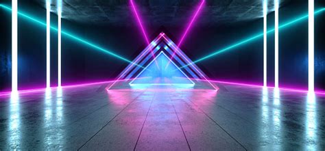 미래 가상 네온 빛나는 빛 보라색 파란색 삼각형 모양 건설 단계 연단 클럽 어두운 밤 레이저 공상 과학 Fi 쇼 미래 활기찬 반사 콘크리트 3d 렌더링 0명에 대한 스톡