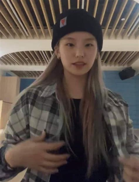 𝓥𝓪𝓷𝓮𝓼𝓼𝓪 adlı kullanıcının ITZY panosundaki Pin