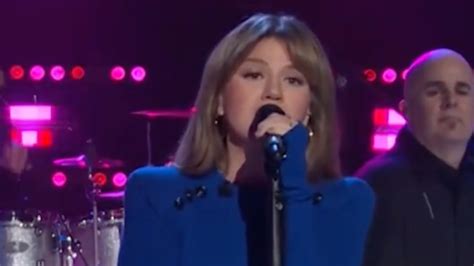 Kelly Clarkson Covers 1980s Classic And Its Perfection