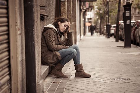 Atractiva Mujer Que Sufre De Depresión Talando Triste Infeliz