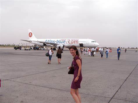 Slut Nude Nipples In A Full Plane Les Seins Nus En Public Porn