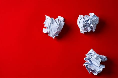 유토이미지 구겨진 문서 종이 쓰레기